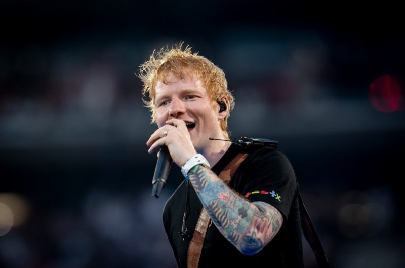 Ed Sheeran mantiene a Streak viva con 'Play' - FM Hits