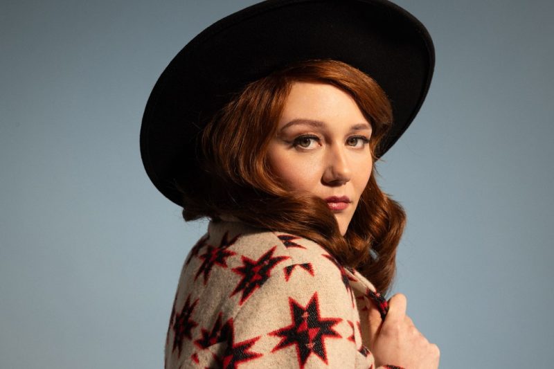 Molly Tuttle habla de su nuevo álbum Pop-Silted 'So Long Little Miss ...