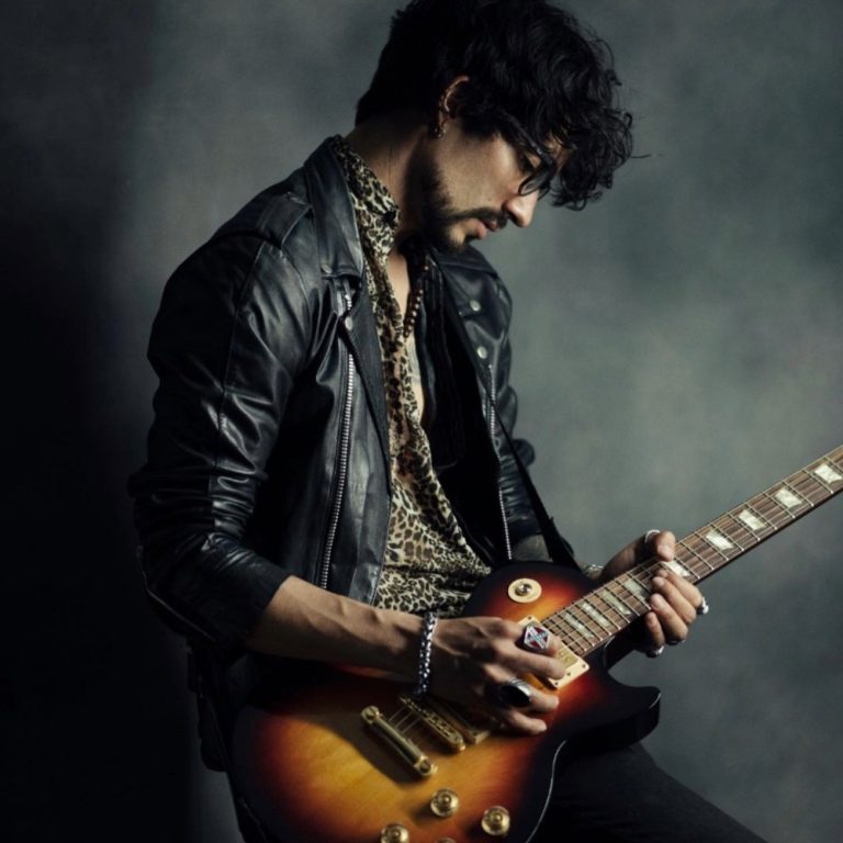 Andee Zeta construye su propio universo - FM Hits