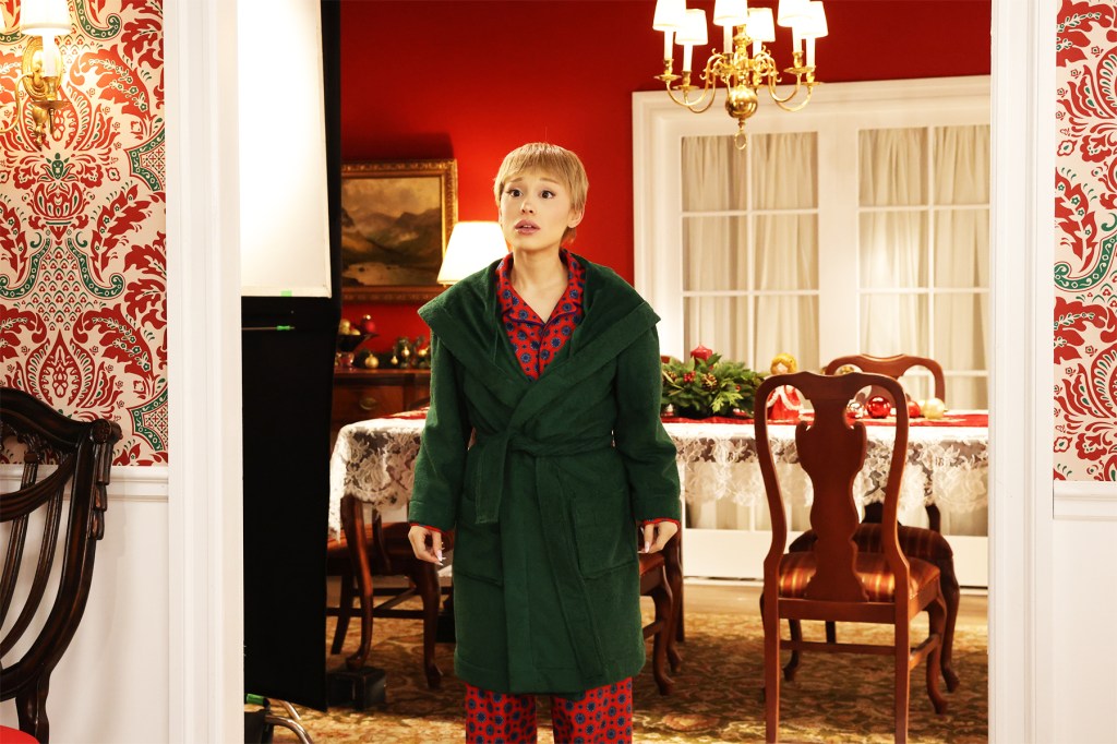 Sketch detrás de escena de 'SNL' 'Home Alone' de Ariana Grande: vídeo ...